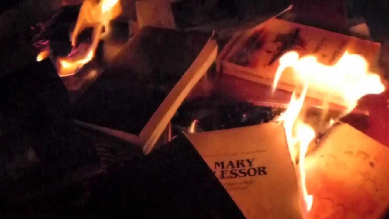Fahrenheit 451 Book Trailer - YouTube