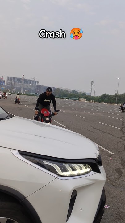Crash hote hote bacha 🥵🥵 #stoppie #crash #ytshorts #ns200 #automobile #rider #shortsvideo #vlog ...