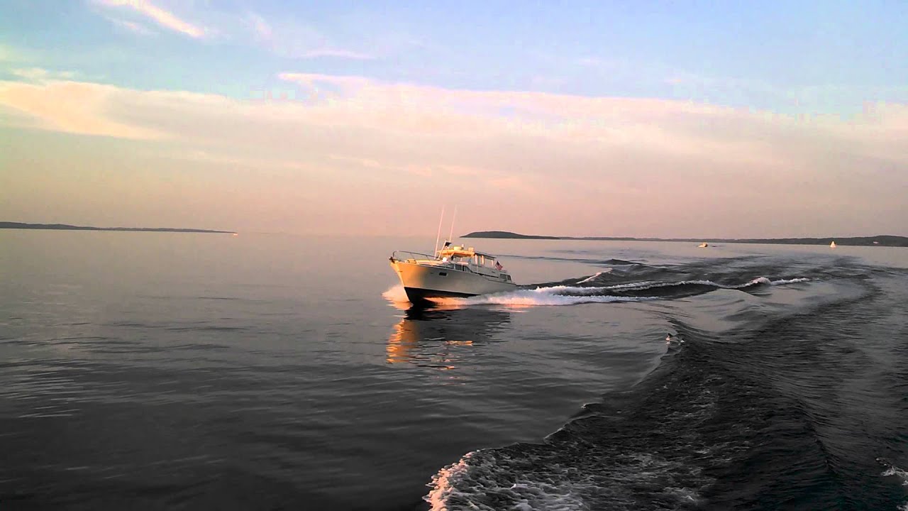 Chris Craft Commander 35 Salon - YouTube