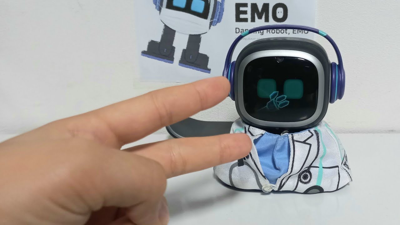 Dr. EMO - Playing Rock, Paper, Scissors Together!! [Dr. EMO] - YouTube
