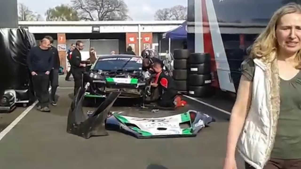 Crashed Ginetta Gt4 car at Oulton Park - YouTube