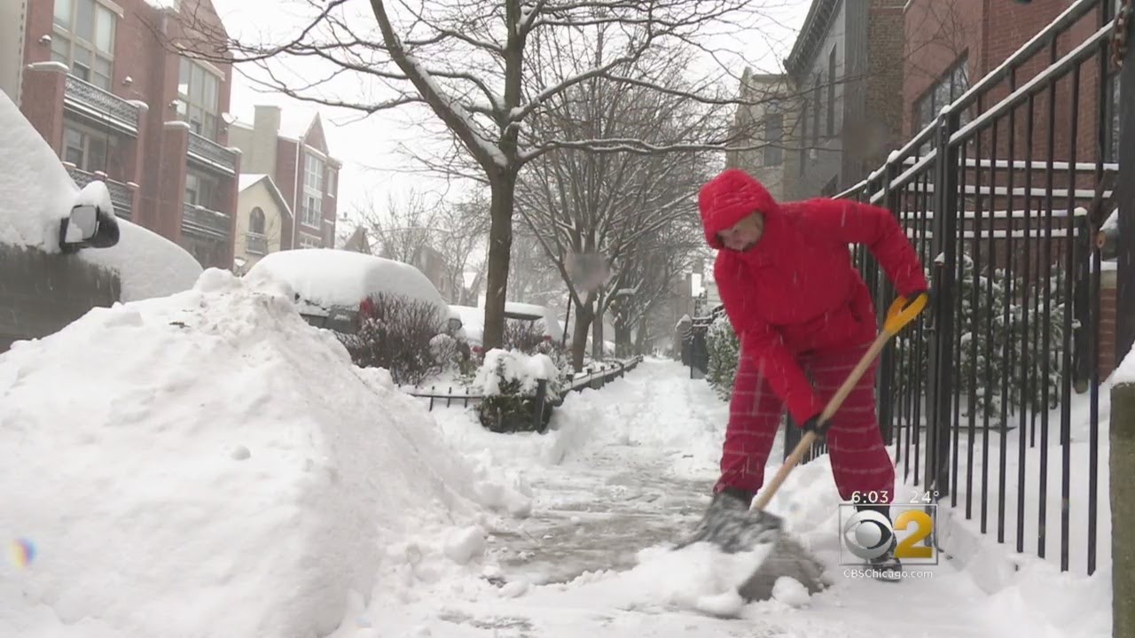 In Chicago, Side Streets Still Cluttered With Snow - YouTube