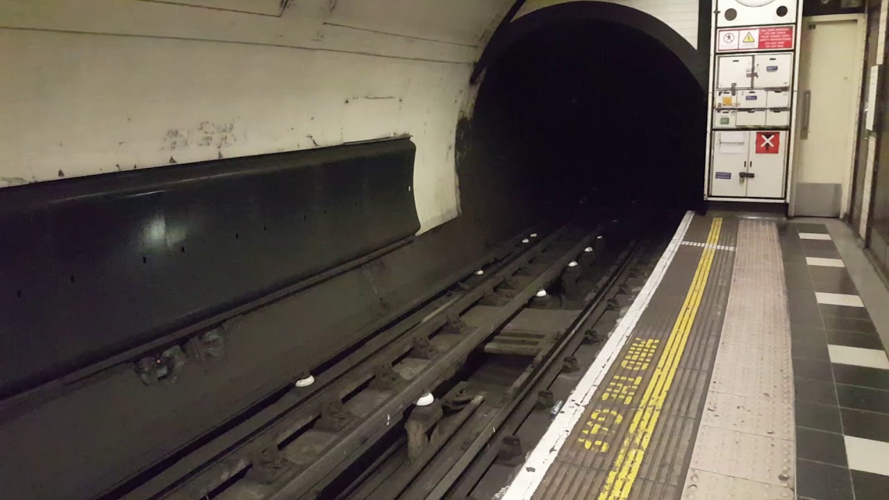 Bakerloo Line NB Waterloo - YouTube