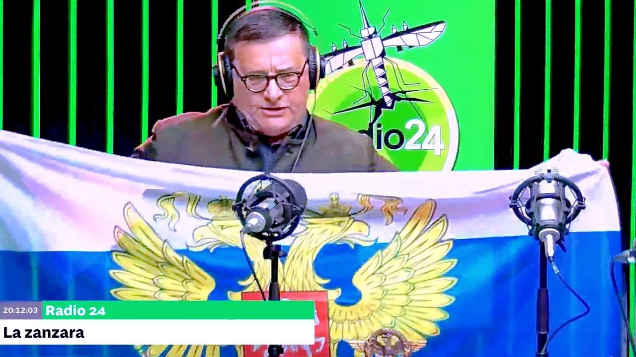 Il Barone Nero Roberto Jonghi Lavarini mostra l'aquila bicipite - La ...