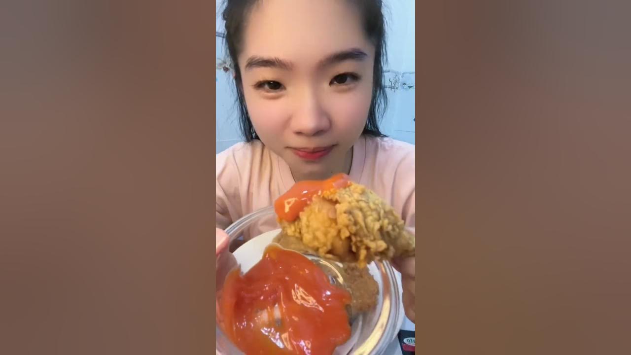 #mukbang mì ý và gà rán #jollibee - YouTube