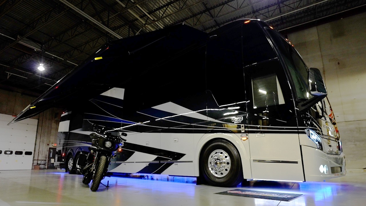 Touring 2025 New Body Style Prevost Featherlite Coach- Custom Built for ...
