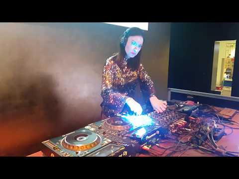 DJane Alegra Cole auf einem internen Firmenevent - Event DJane