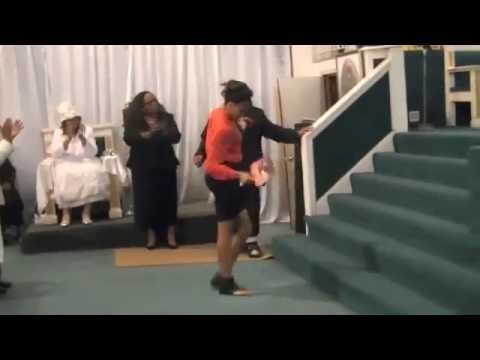 7 Year Old Girl *Praise Break* Nothing can stop her Praise 💃👏 - YouTube