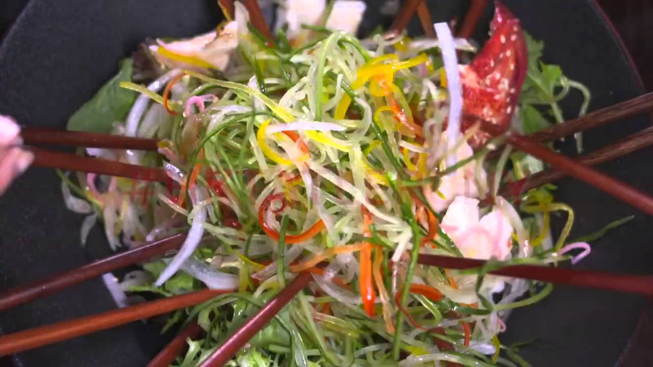 Lo Hei: A Lunar New Year Tradition - YouTube