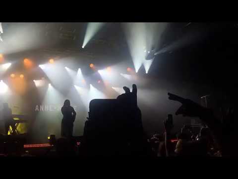 Cizreli Mehmet ve Anne Marie Konserde Birleştiler (Rockabye)