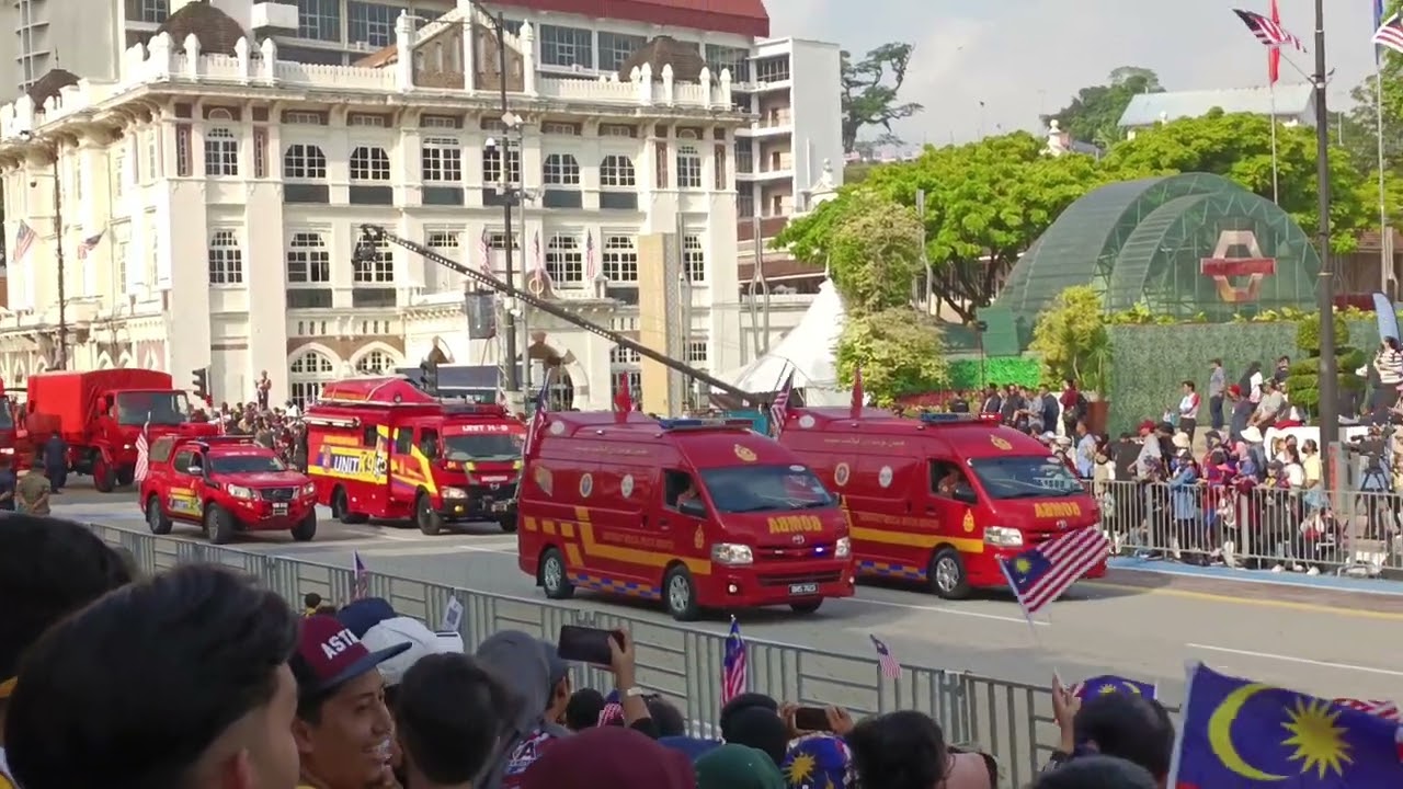 Viral .. Abang Bomba Sado Di Perbarisan Hari Kemerdekaan Malaysia.. Malaysia Independence Day ...