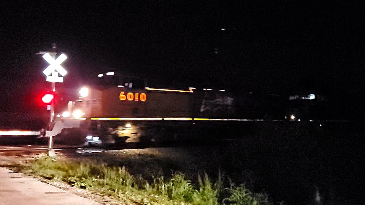 UP 6010 leads very slow ZDUNP. - YouTube