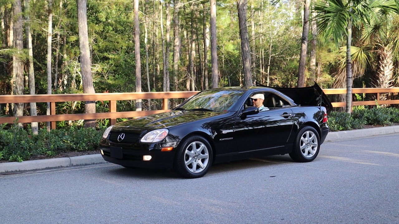 Top operation (going down) on a 1K mile Mercedes SLK230. - YouTube