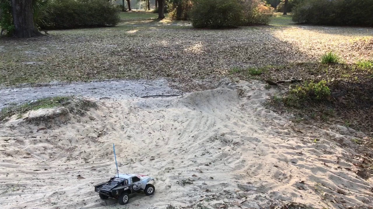 TRAXXAS SLASH 1/16 4X4 SANDY BASH!! - YouTube