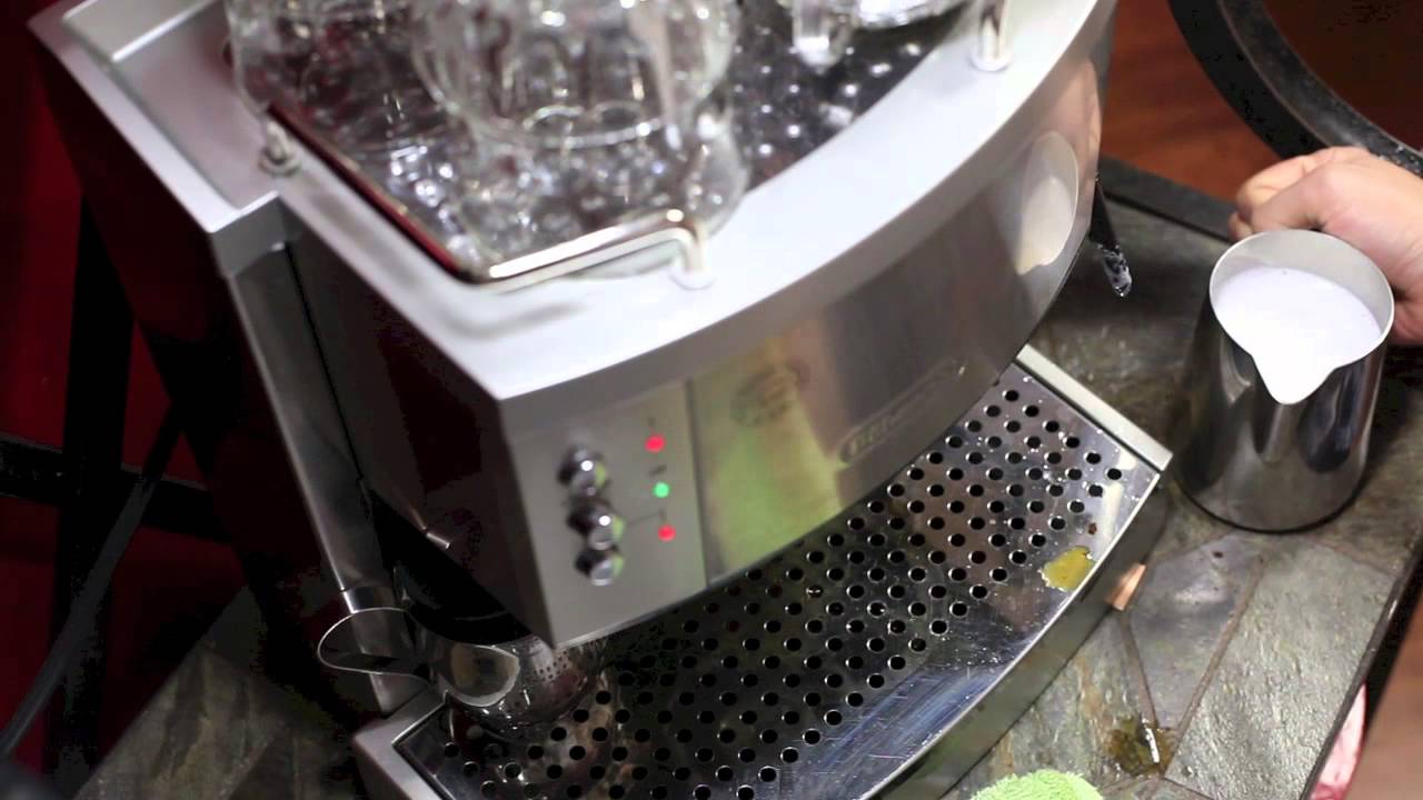 Sputnik Coffee Blog: Latte Art #3 - YouTube