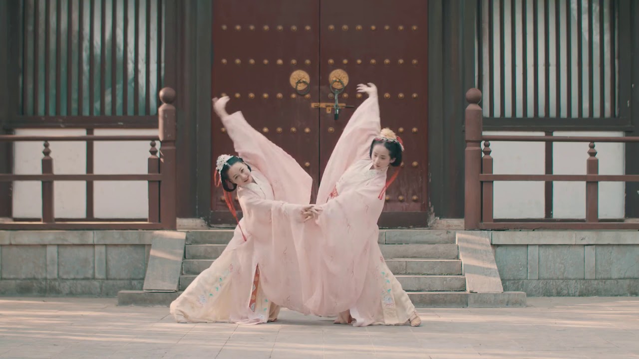 中国传统舞蹈 汉服舞蹈 铜雀赋Chinese traditional dance, Hanfu dance, Tongquefu - YouTube