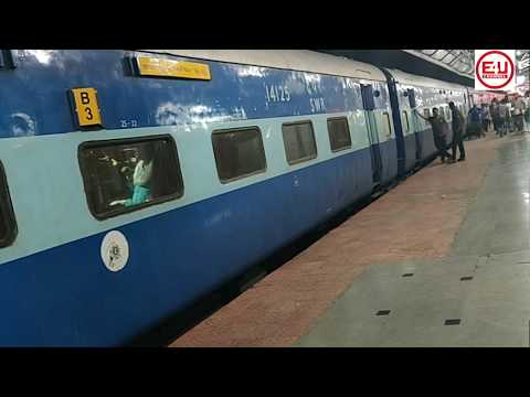 AZAD HIND Express Final Departure Announcement at Daund Junction ...