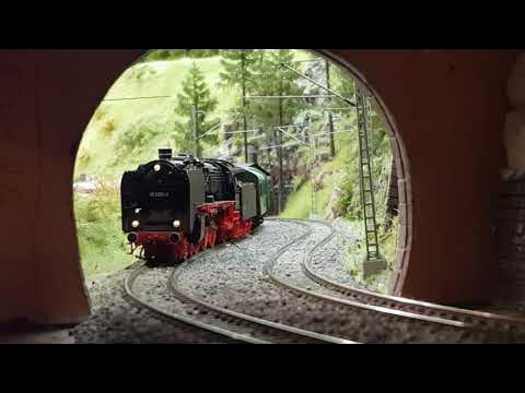 BR 01 0525-4 und 01 2204-4 liefern sich ein Rennen - YouTube