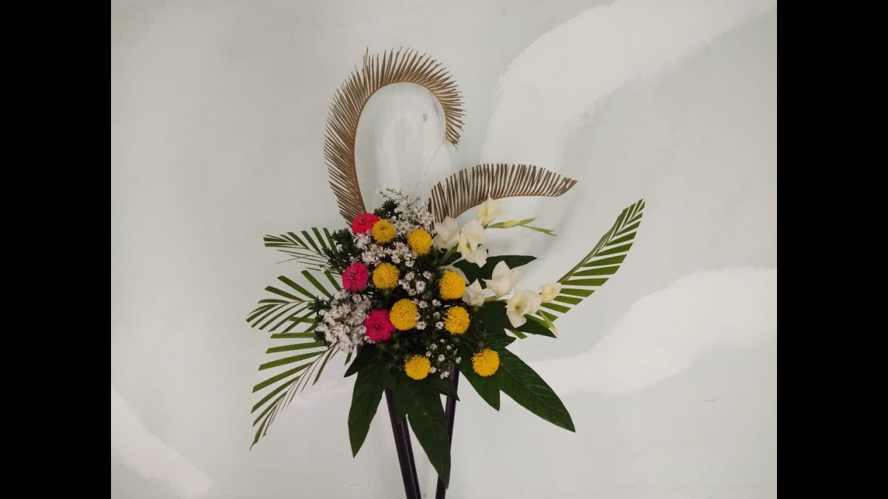Merangkai bunga Altar paduan daun kering dan bunga segar - YouTube