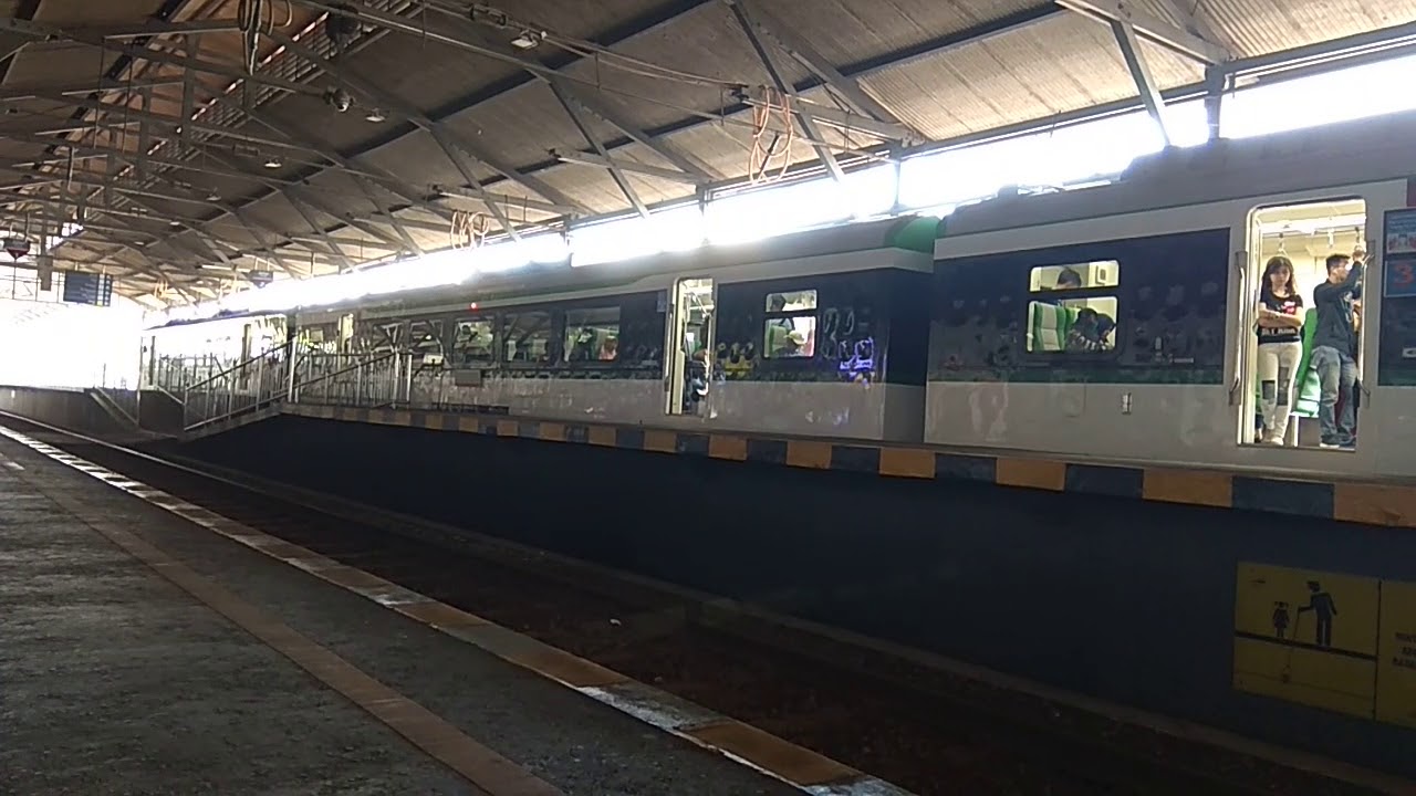 Solo Expres dari st. Lempuyangan - YouTube