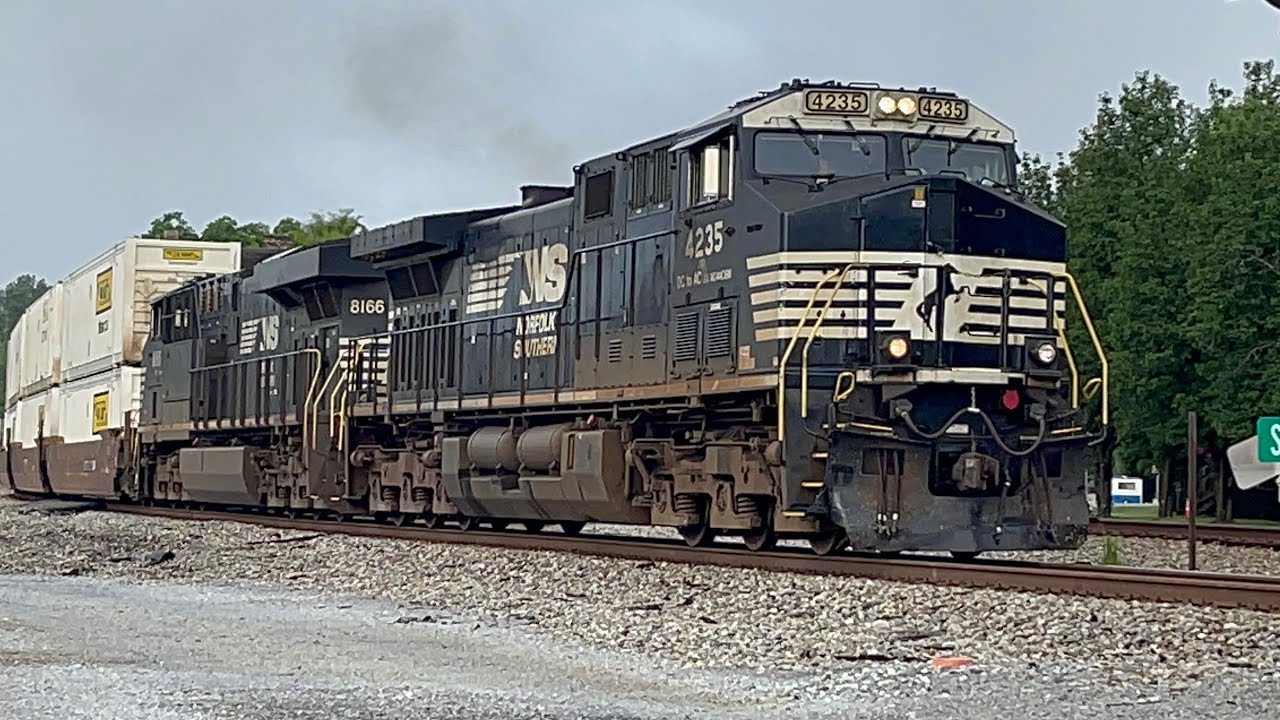 Norfolk Southern intermodal and tankers @ Stevenson, Alabama - YouTube