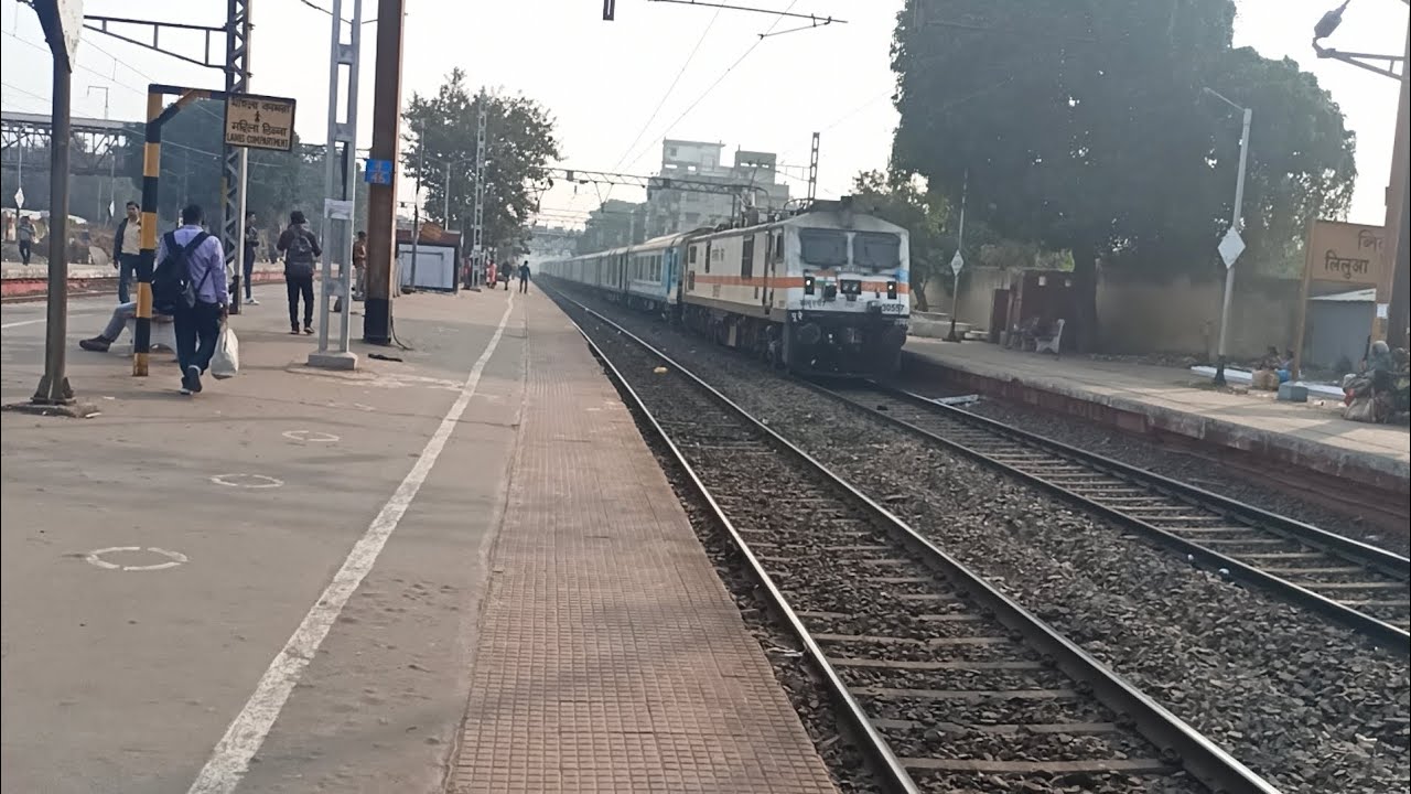 12327 Upasana express howrah to dehradun high speed 130 kmph # ...
