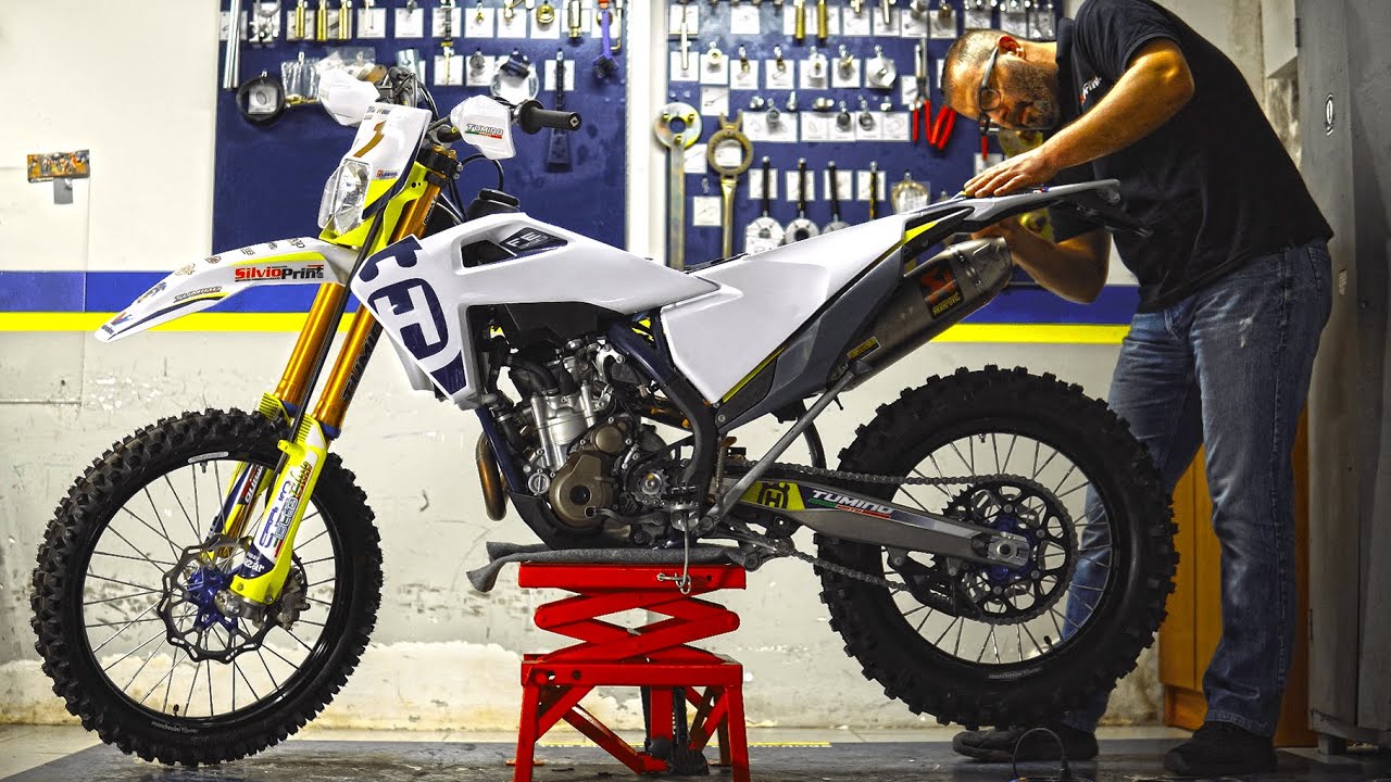 Husqvarna FE 350 2020 - Build a Factory Bike - YouTube