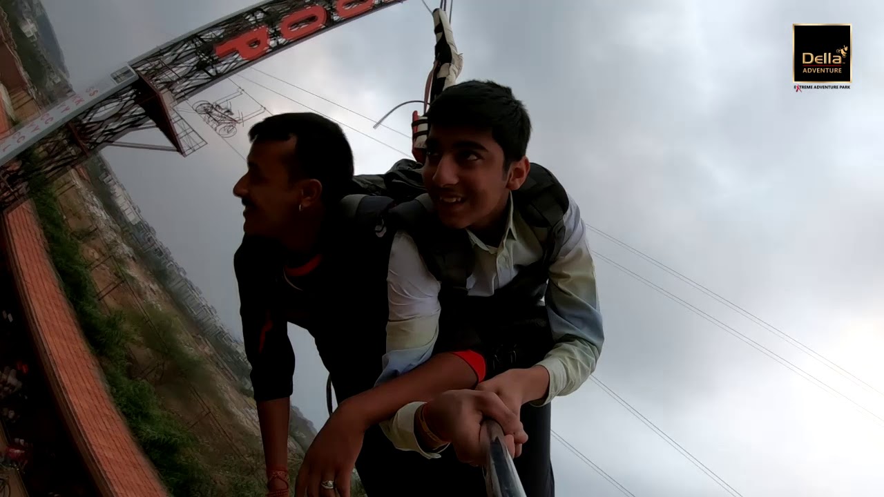 Swoop swing in Della adventure - YouTube