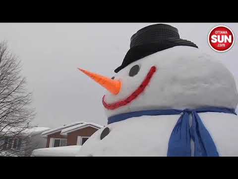 Waldo the snowman towers over Orleans street - YouTube