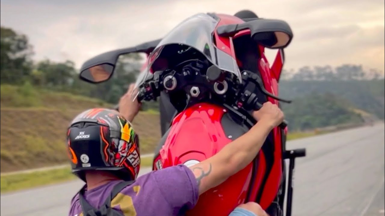Distribui Adesivos 26 Da Norte no Farol com a S1000RR - YouTube