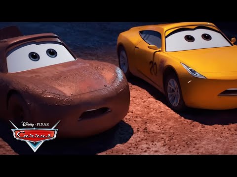 McQueen e Ramirez Correm na Thunder Hollow | Carros 3 | Pixar Carros