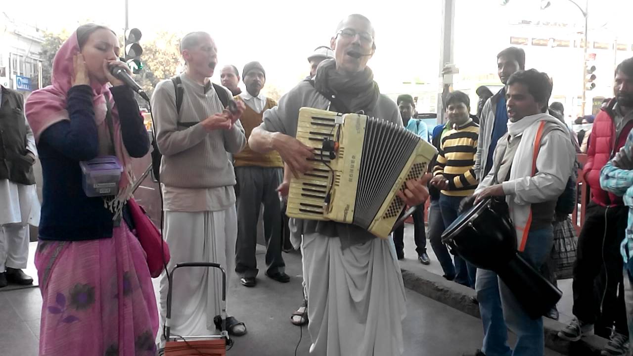 Iskcon Russian devotee harinam sankirten 2 / PRADIP RAI KHANAGWAL-2016 ...