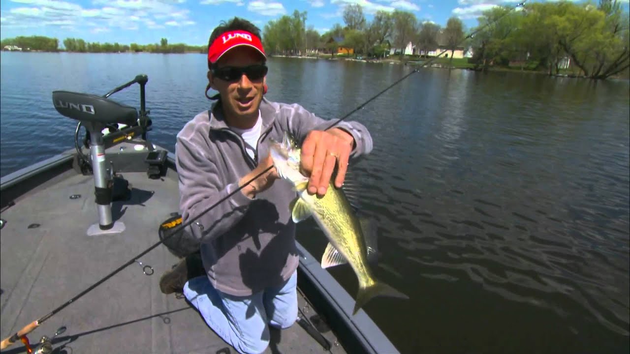 Keys to the Early Season Walleye Hunt - YouTube