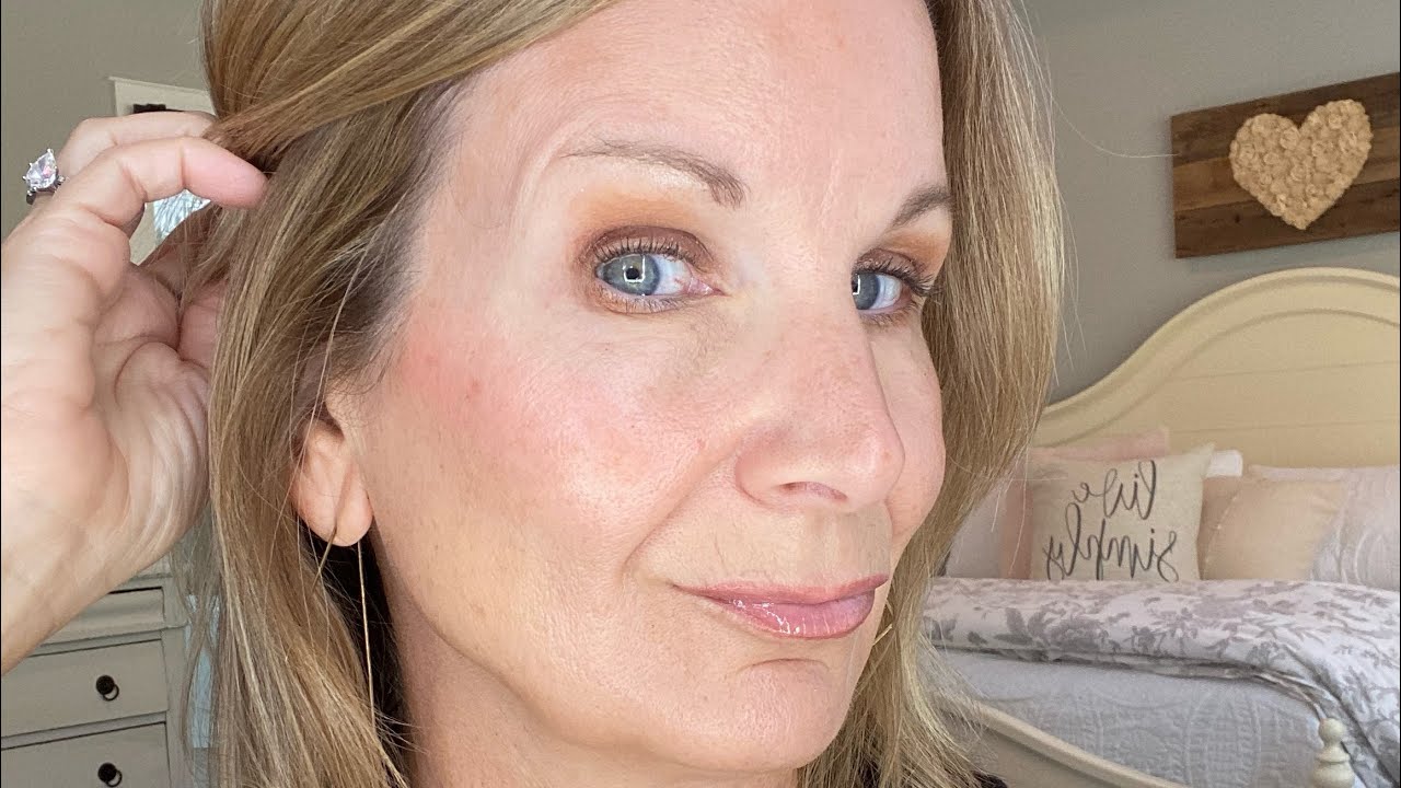 Seint Eyeshadow Tutorial for Hooded Eyes - YouTube