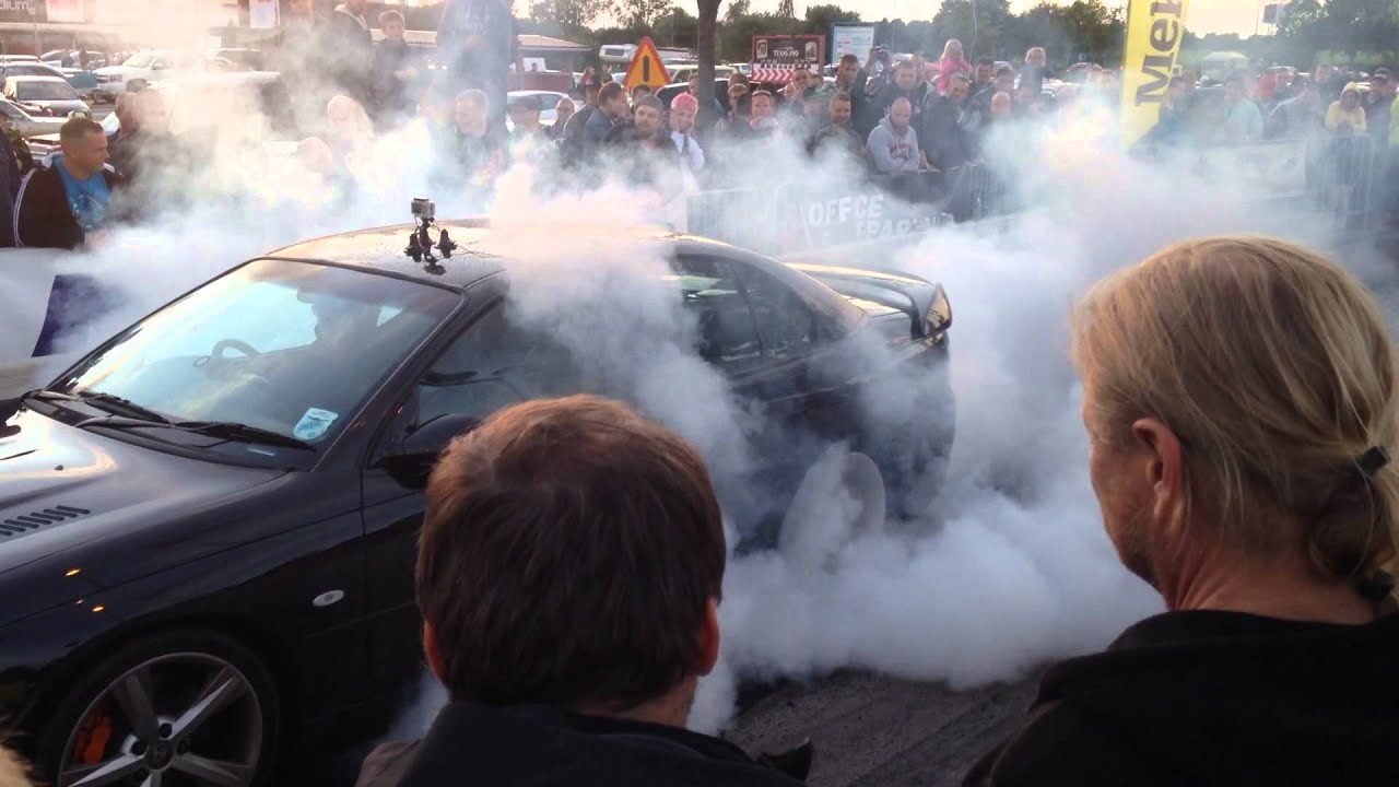 HSV GTS burnout 2 - Power Big Meet 2014 - YouTube