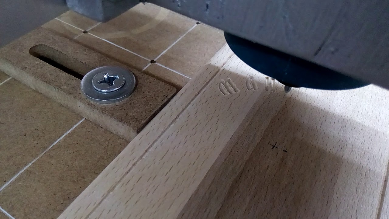 CNC graviranje slova u drvetu - YouTube