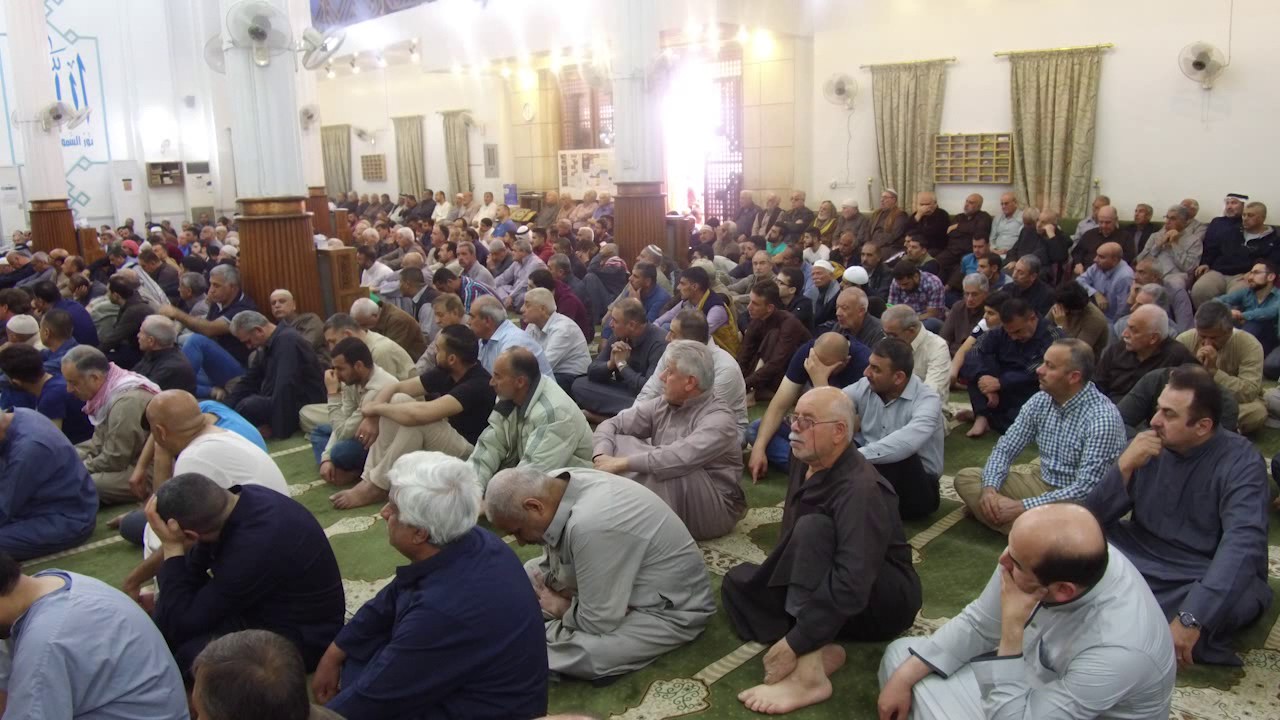 رئيس البرلمان يؤدي صلاة الجمعة في جامع الملا حويش ببغداد حي الجامعة