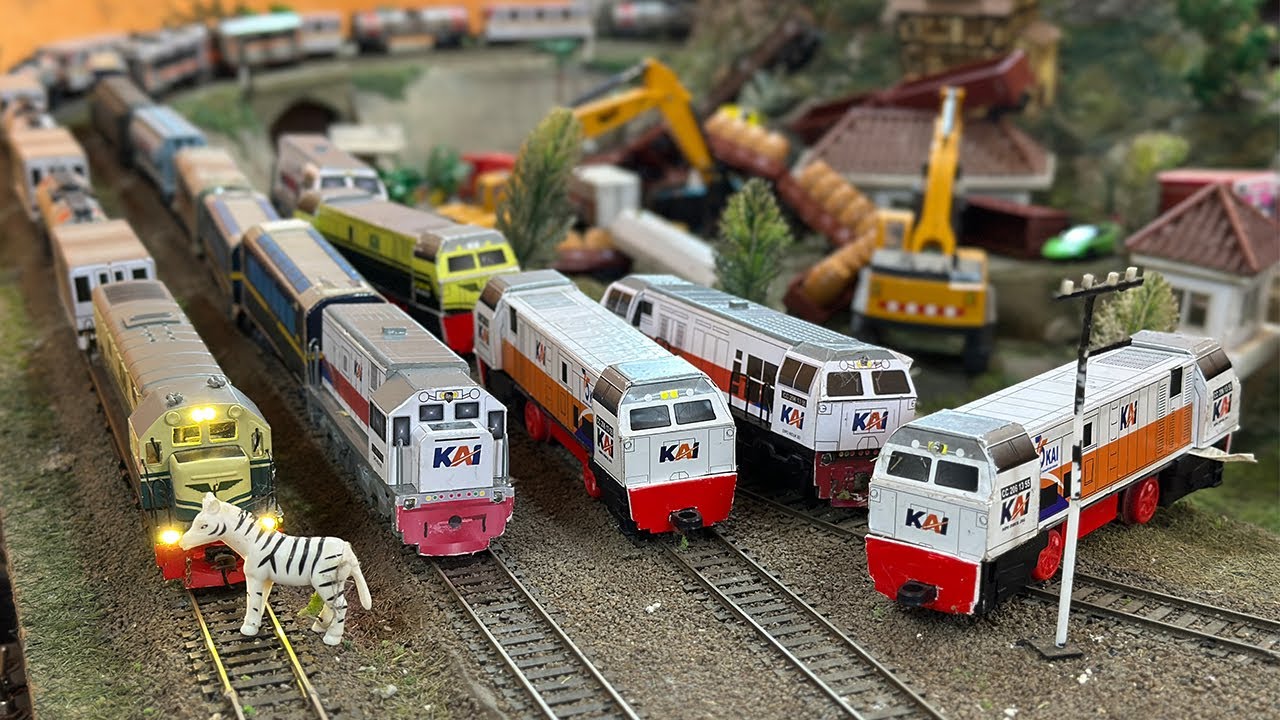 Kereta Api Rangkaian Panjang Anjlok Menabrak Kuda Zebra Sampai ...