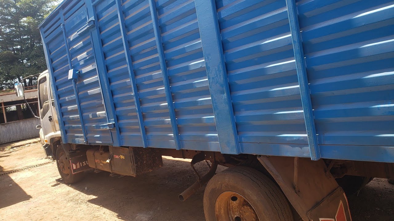 Checking Brakes Air Pressure On Isuzu FRR 33 February 15, 2023 - YouTube