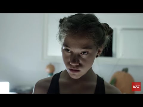 Mini-Ronda Rousey assusta no Dia das Bruxas - YouTube