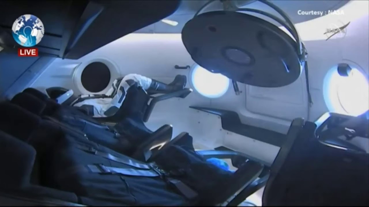Dragon Private Crew Capsule SpaceX docks ISS Space Station - YouTube
