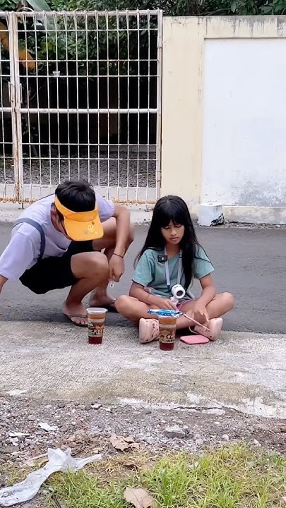 KK DISTA DI USIR MAKANYA MAKAN DI PINGGIR JALAN #shortvideo #trending #trendingshorts # ...