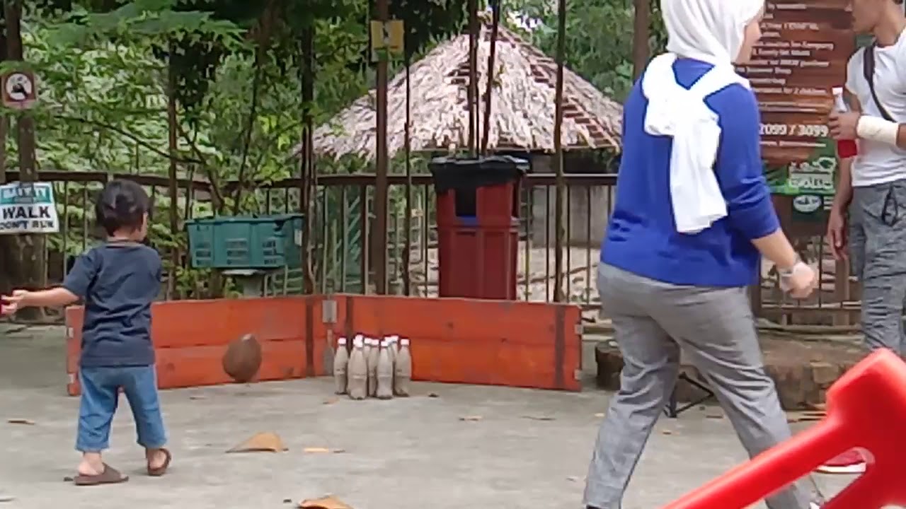 Bowling botol in farm in d city(2) - YouTube