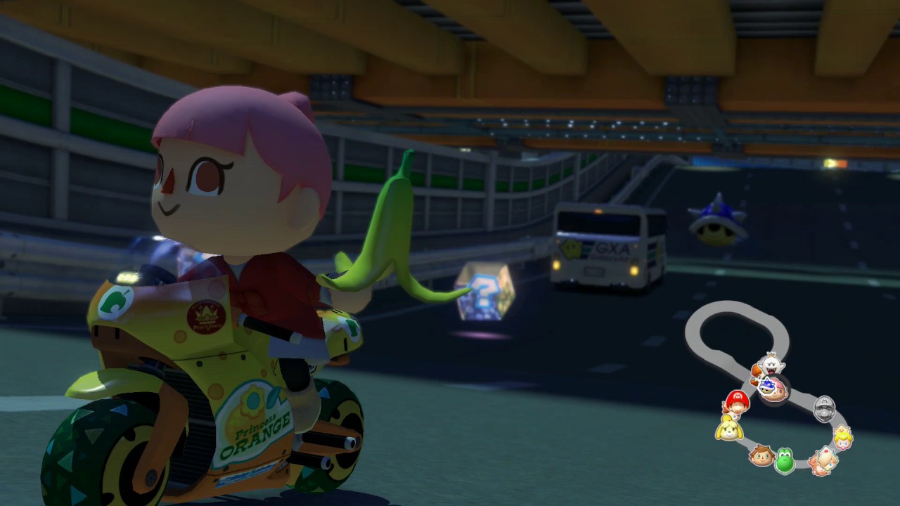 Outrunning a Blue Shell in 200cc - YouTube