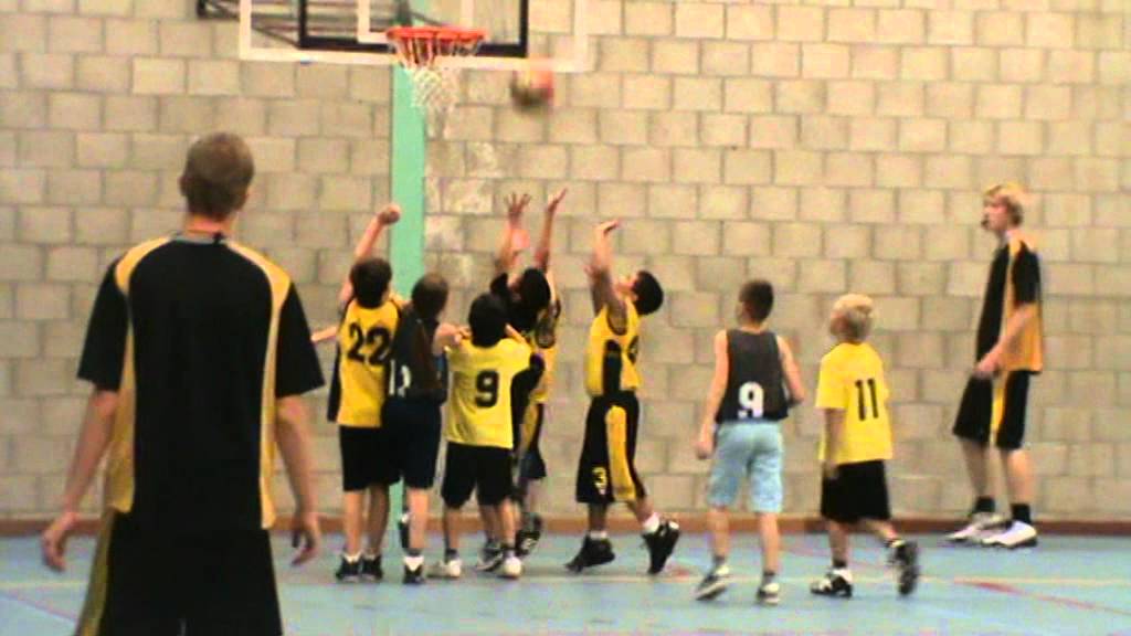 2011-10-08 Flyers U10_2 - HBV The Jumpers Mix U10_1 Periode 4-1 - YouTube