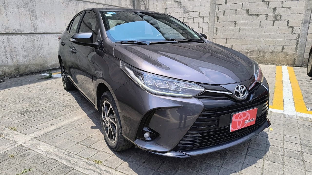 Toyota Yaris 2021 1.5 S Sedan Mt Gris Metálico - YouTube