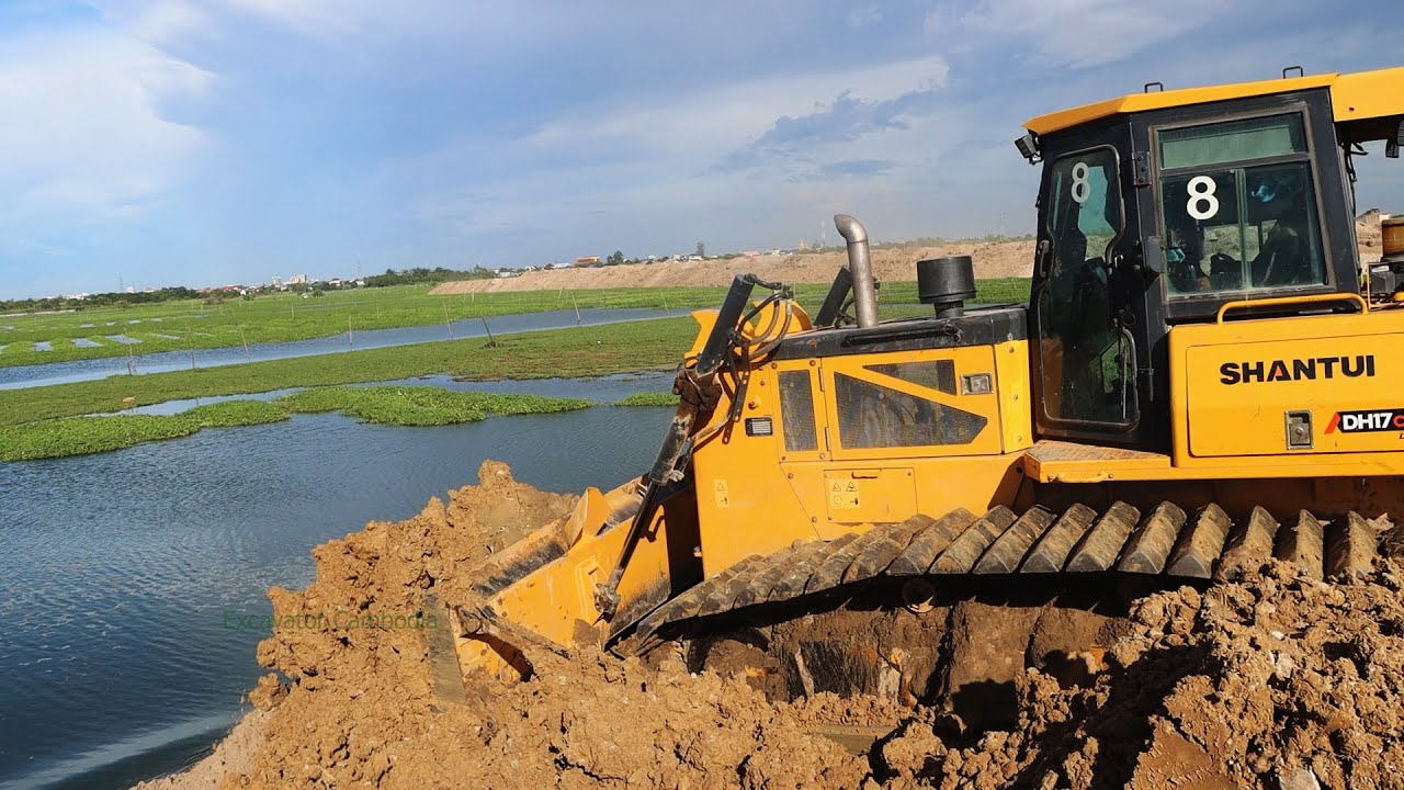 Unbelievable Safety Operating Technique Bulldozer Pushing Soil To ...