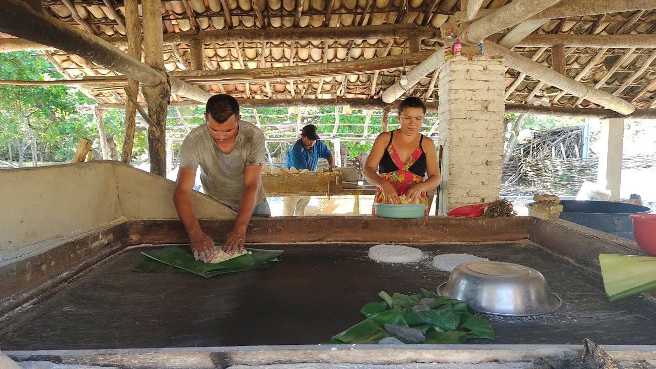 TARDE NA CASA DE FARINHA FAZENDO BEIJÚ E TAPIOCA COM COCO TRADIÇÃO ...