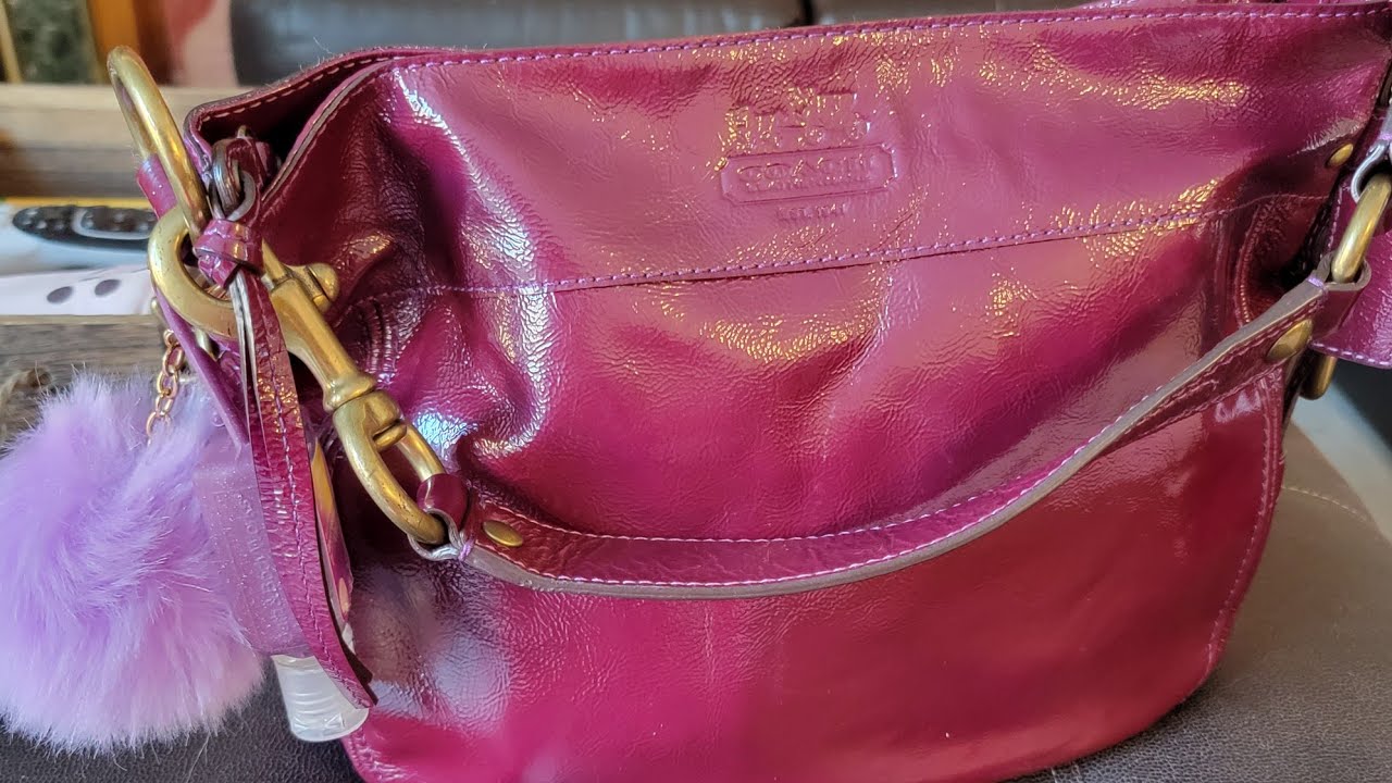 WHAT'S IN MY COACH BAG? 💜 LOTS OF PURPLENESS 💜 - YouTube