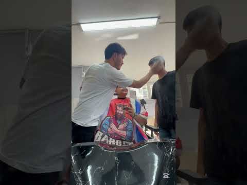 Galiba çırak sinirlendi 😂 ne dediğini anlayan oldumu #motovlog #motocycle #berber #komedi